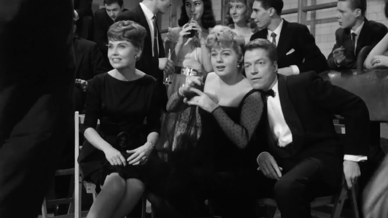 Lolita Beatnik Dance - YouTube