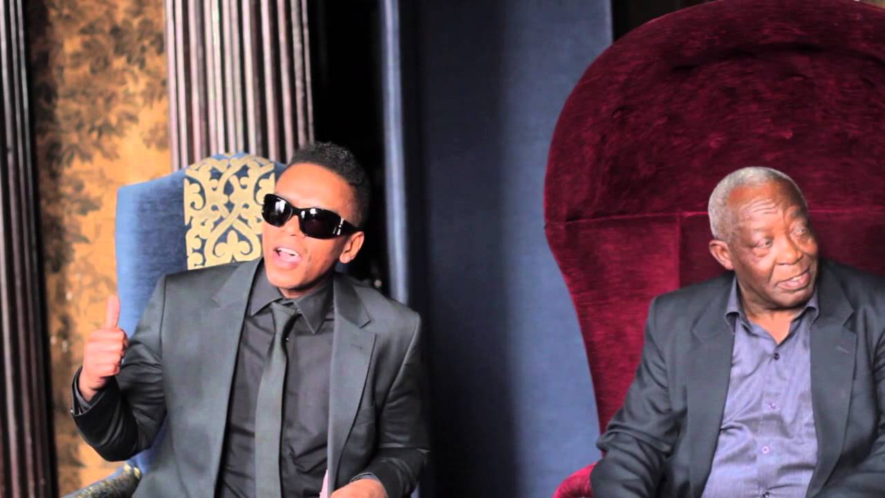 COLDPLAY SPIES NEW EXCLUSIVE VIDEO (by Camouflage) - YouTube