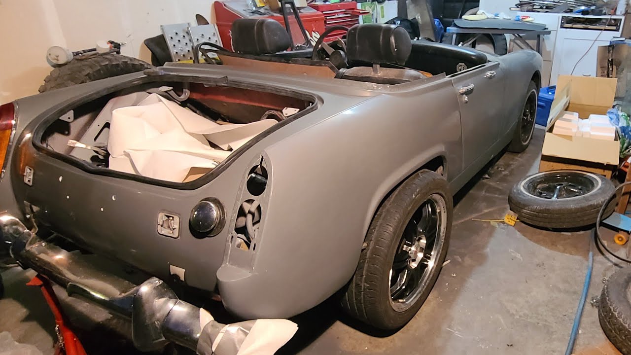 1975 MG Midget Rebuild PT 17-painted but with issues - YouTube