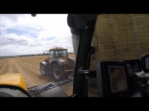 JCB Fastrac 7270 Versus JCB Fastrac 8250 - YouTube