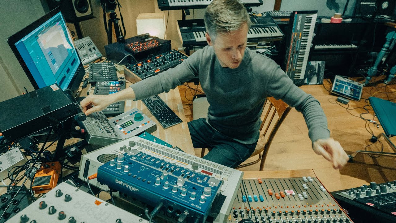 Joris Voorn Techno Improvisation - Live Studio Session (4K) - YouTube