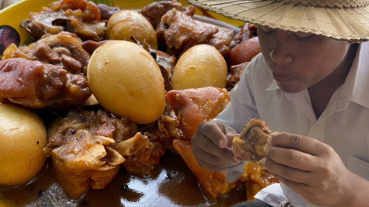 Pork Adobo with Boiled Eggs | Pig Feet Adobo with Eggs Recipe - YouTube