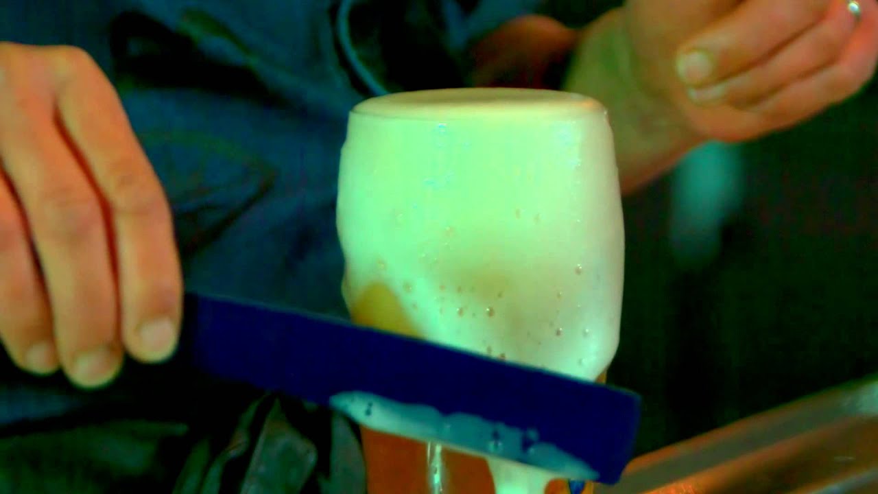 BAVARIA - Pouring the perfect Dutch pint. - YouTube
