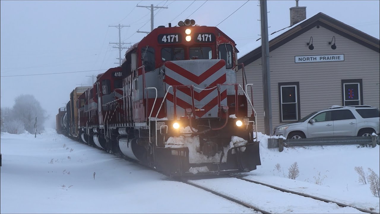 WAMX 4171 leads WSOR T-004 at Main Street north prairie wi - YouTube