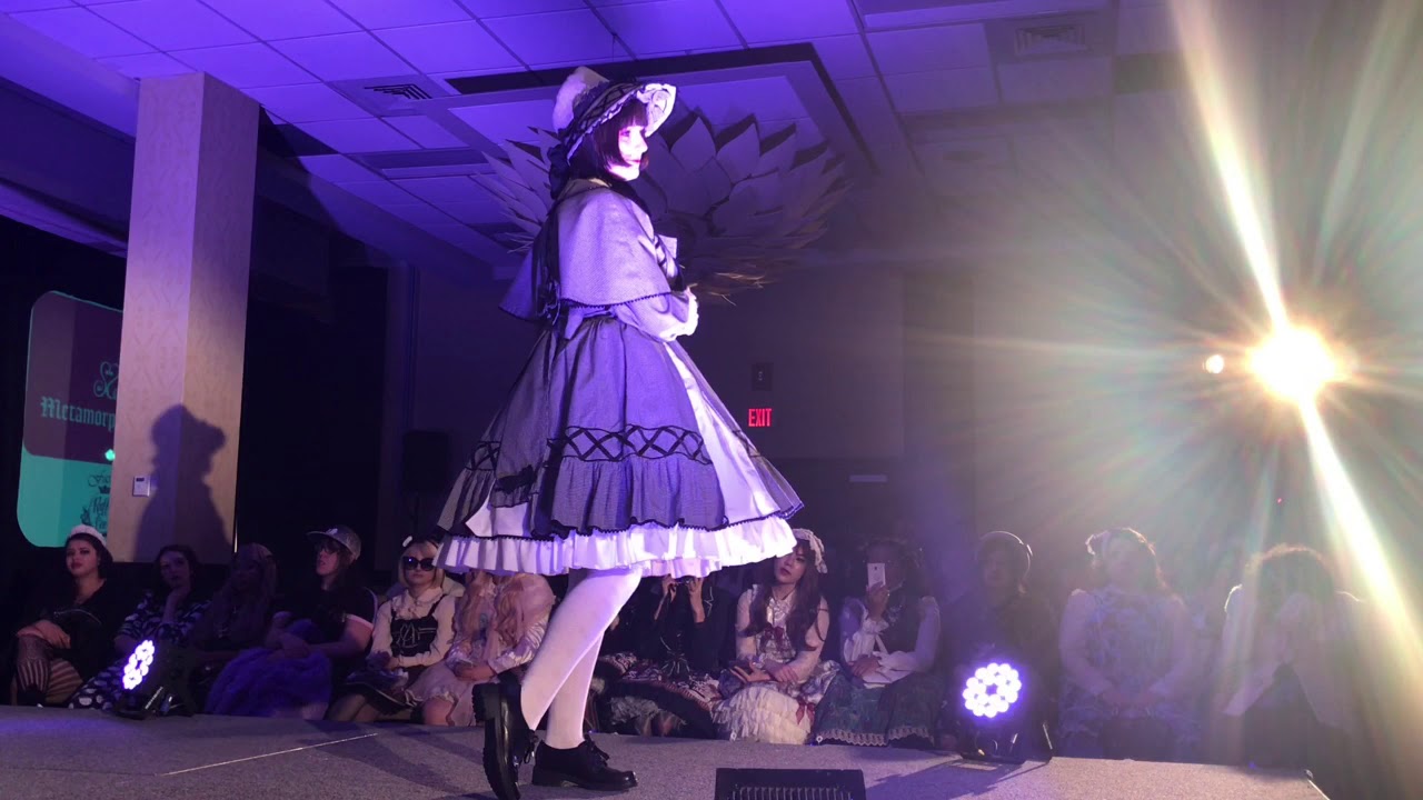 RuffleCon 2017 Metamorphose Fashion Show - YouTube