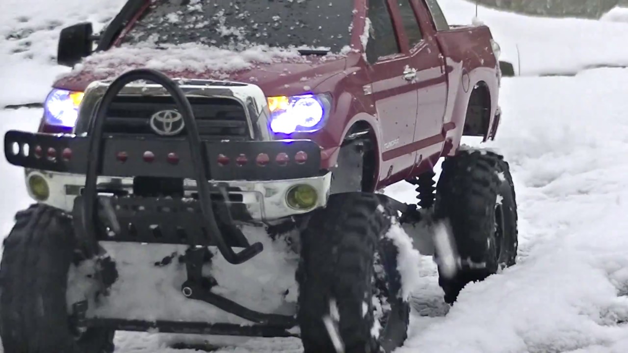 RC 1:10 High Lift Toyota Tundra Crawler erste Schnee first snow 2 2017 ...