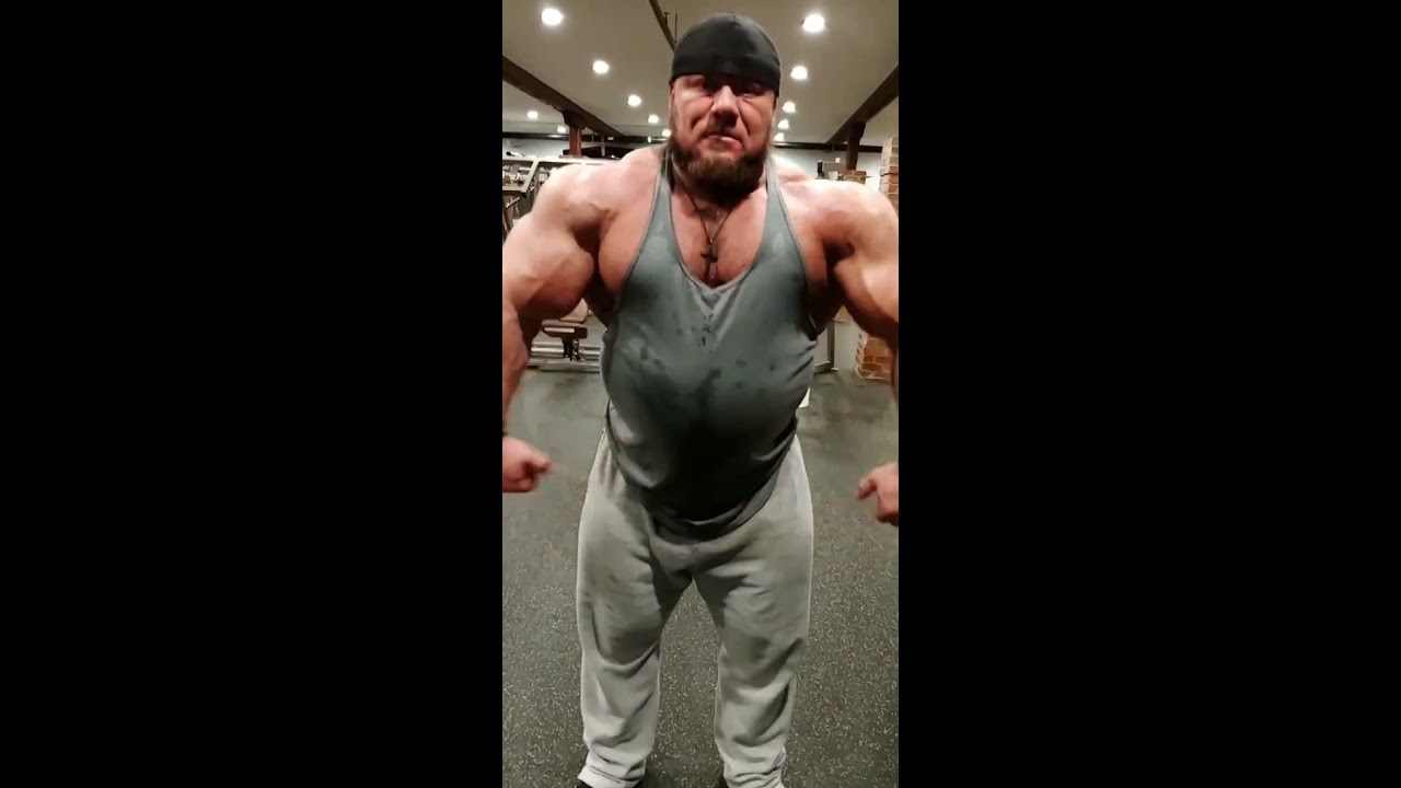 340lb Musclemonster flexing - YouTube
