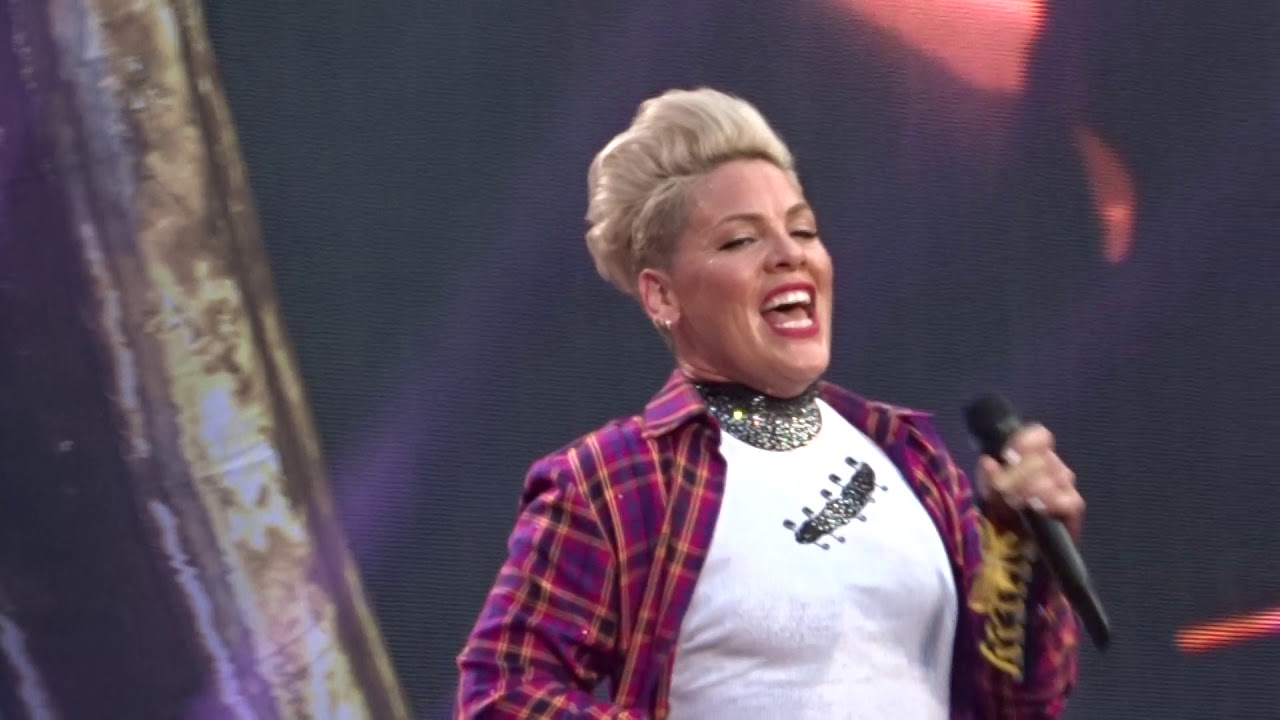 Pink - Hustle - LIVE in Köln 05.07.2019 - YouTube