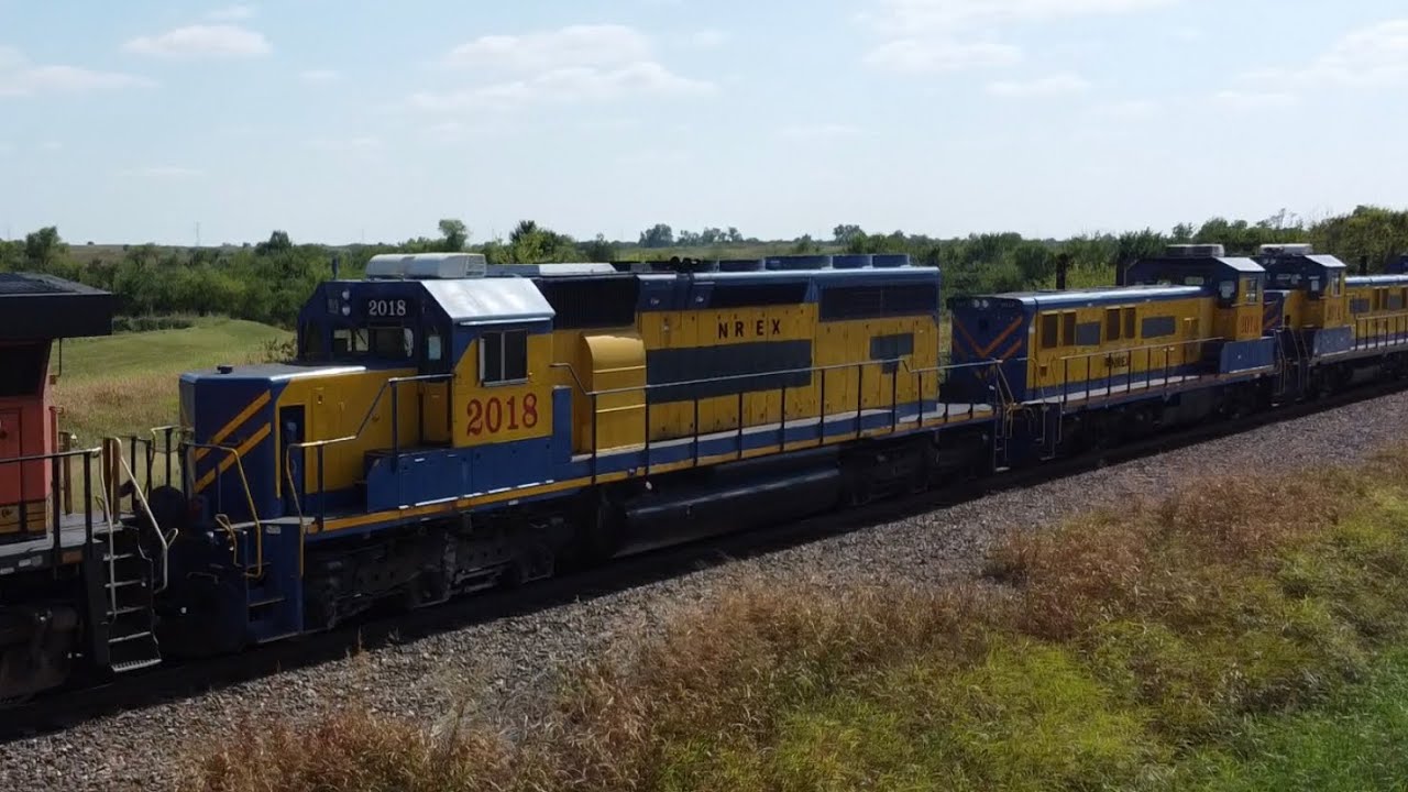 BNSF 8001 leading 5 NREX locomotives and one TRE cab car through ...