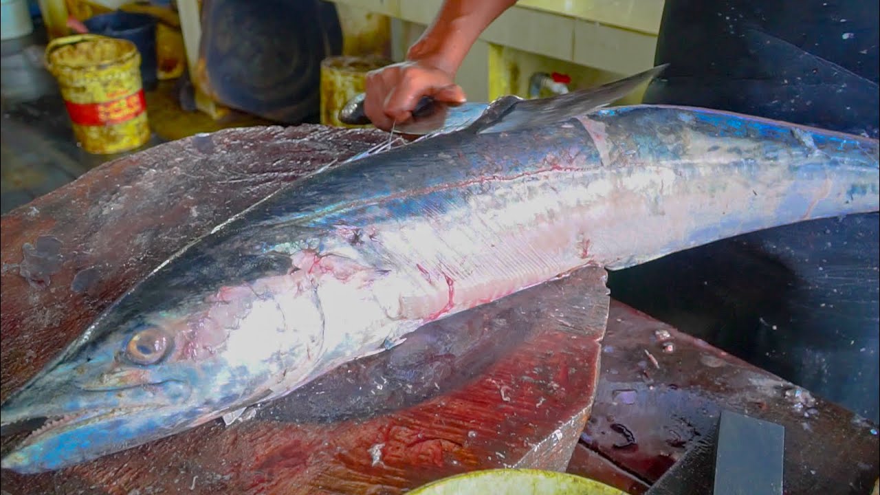 AMAZING CUTTING SKILLS || BIG WAHOO FISH CUTTING BY EXPERT FISH CUTTER ...
