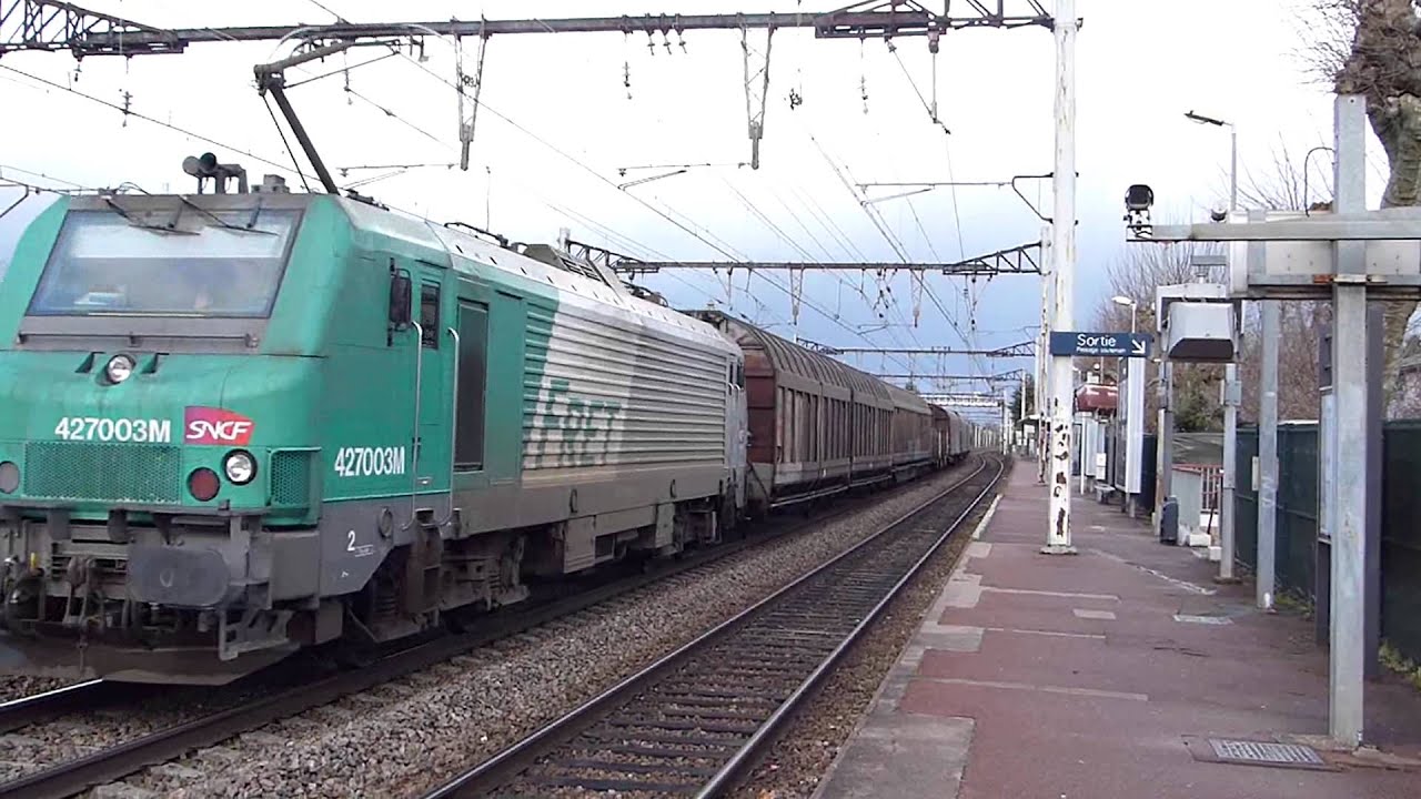 Freight Trains at Saint-Michel sur Orge, France 14 January 2015 - YouTube