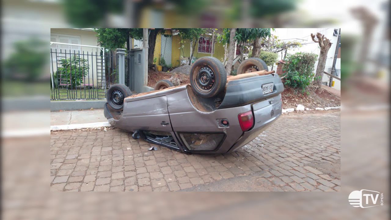 Vídeo mostra carro capotando em Getúlio Vargas - YouTube