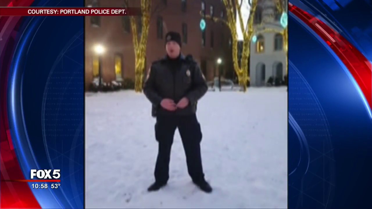 Police officer singing Christmas carol goes viral - YouTube