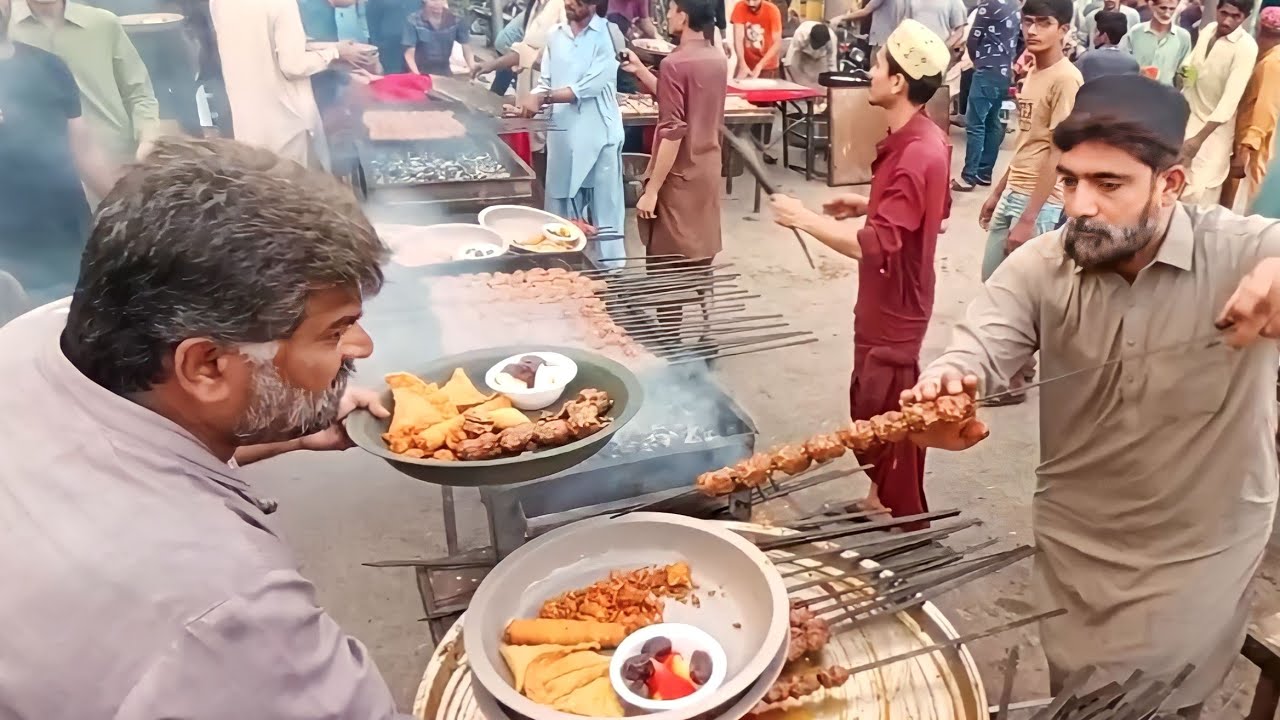 AMAZING ROADSIDE IFTAR IN KARACHI | Free Food | Ramadan 2023 - YouTube