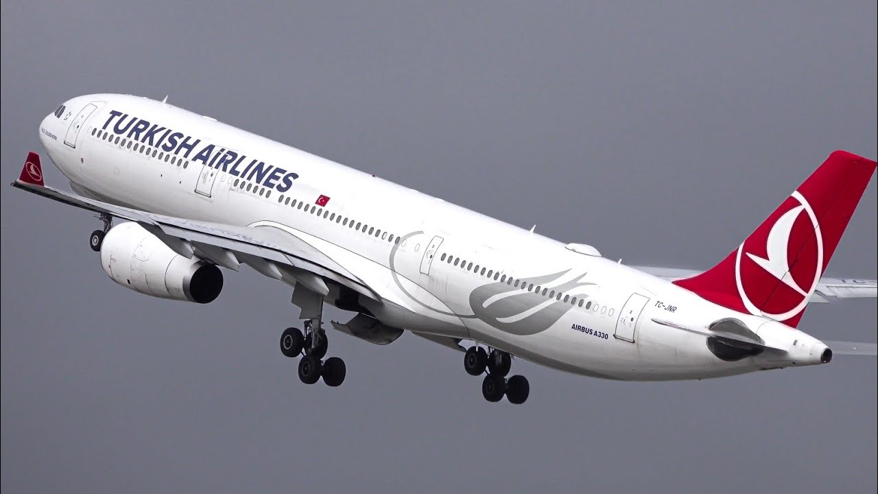 4K CLOSE UP PLANESPOTTING - A330 Turkish Airlines smooth LANDING ...