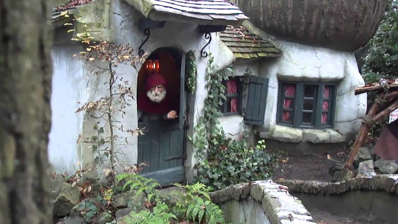 Efteling kabouterhuisje (winter tekst) - YouTube