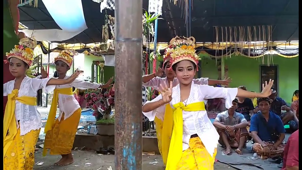 TARI REJANG LOMBOK I MELASPAS MERAJAN UMAT HINDU LOMBOK - YouTube