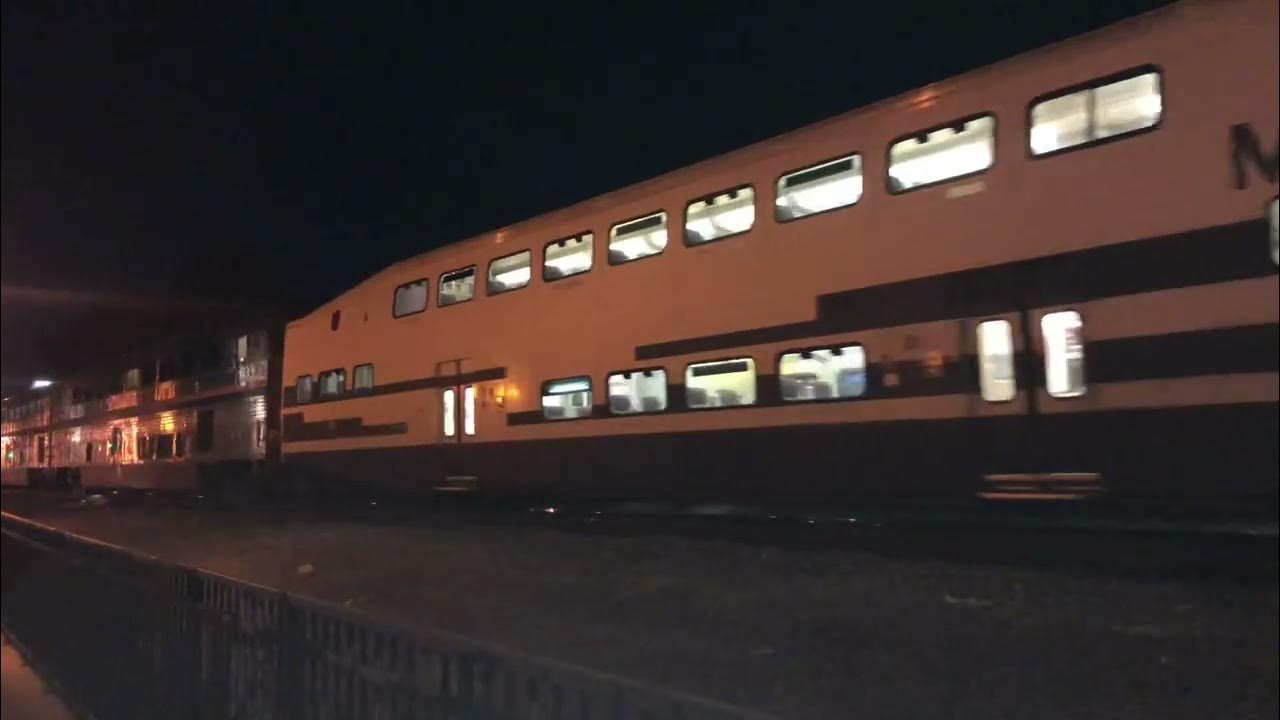 Amtrak southwest chief 3 Metrolink cars - YouTube