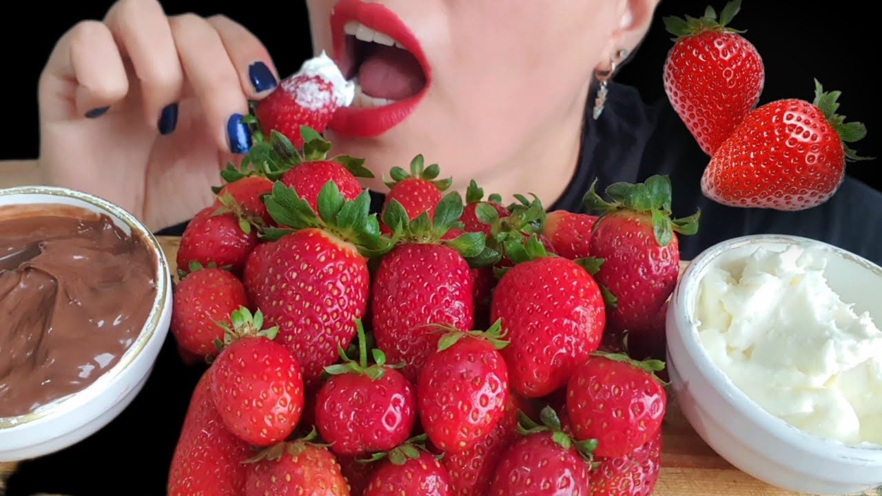 ASMR EATING STRAWBERRY WITH NUTELLA AND CREAM. EATING SOUNDS. #mukbang# ...