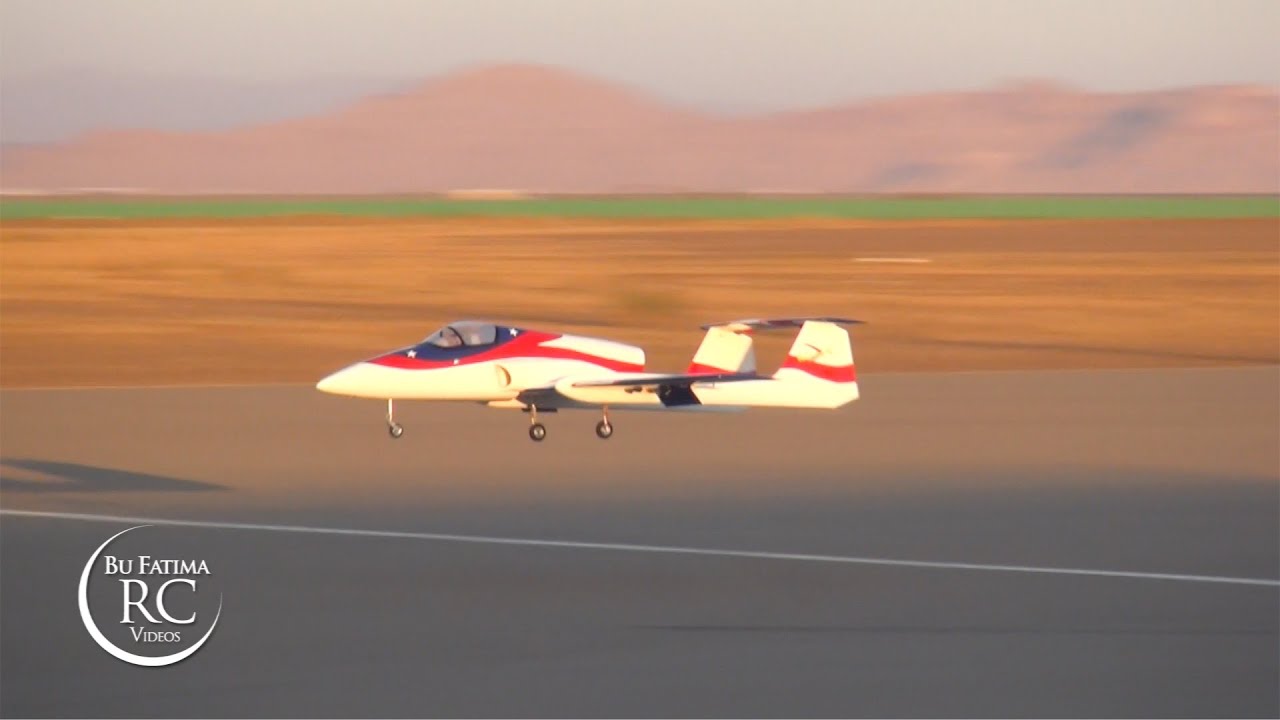 Boomerang XL RC Turbine jet - UAE Top Jet 2014 - YouTube