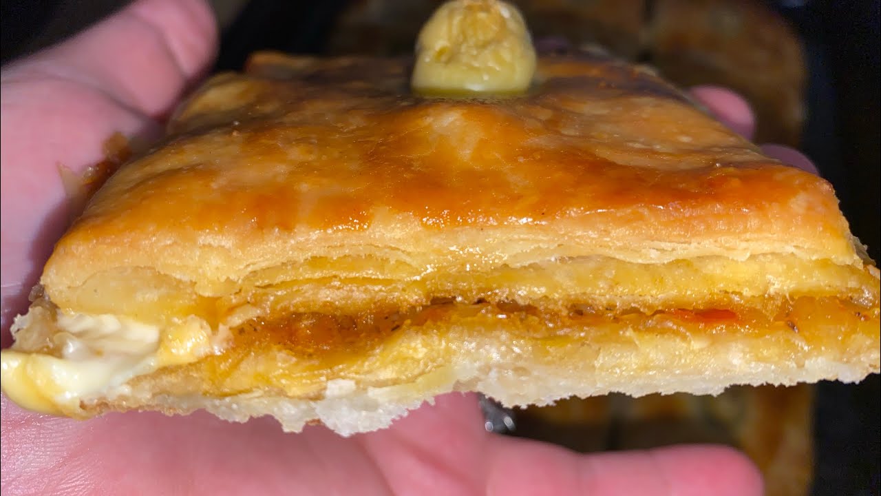 Pizza couverte ( coca ) feuilleté sans beurre très facile et réussie - YouTube