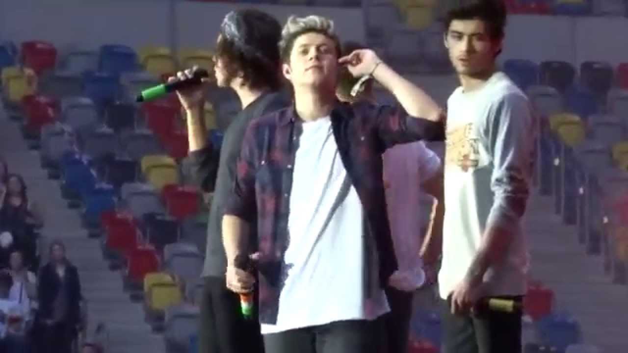 One Direction - Happily - 02/07/2014 Düsseldorf - YouTube