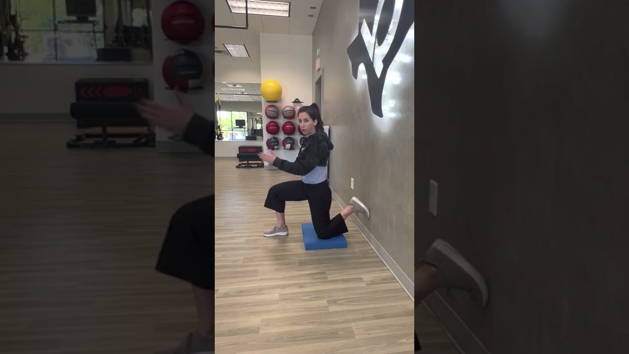 Hip extension mobilization/dynamic quad and hip flexor stretch - YouTube
