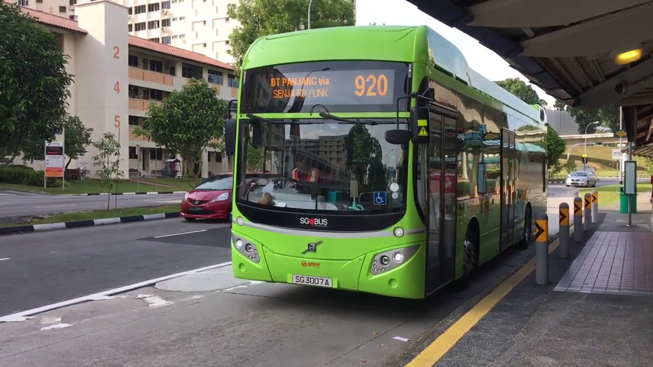 SMRT Buses Volvo B5LH Hybrid [SG3007A] on Feeder 920 departing Bus Stop ...