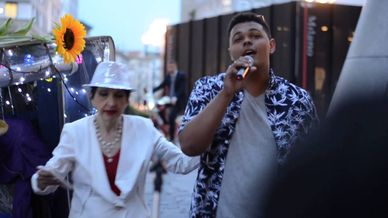 Jake Letts sings "Can't Help Falling In Love With You" in Milan, Italy ...