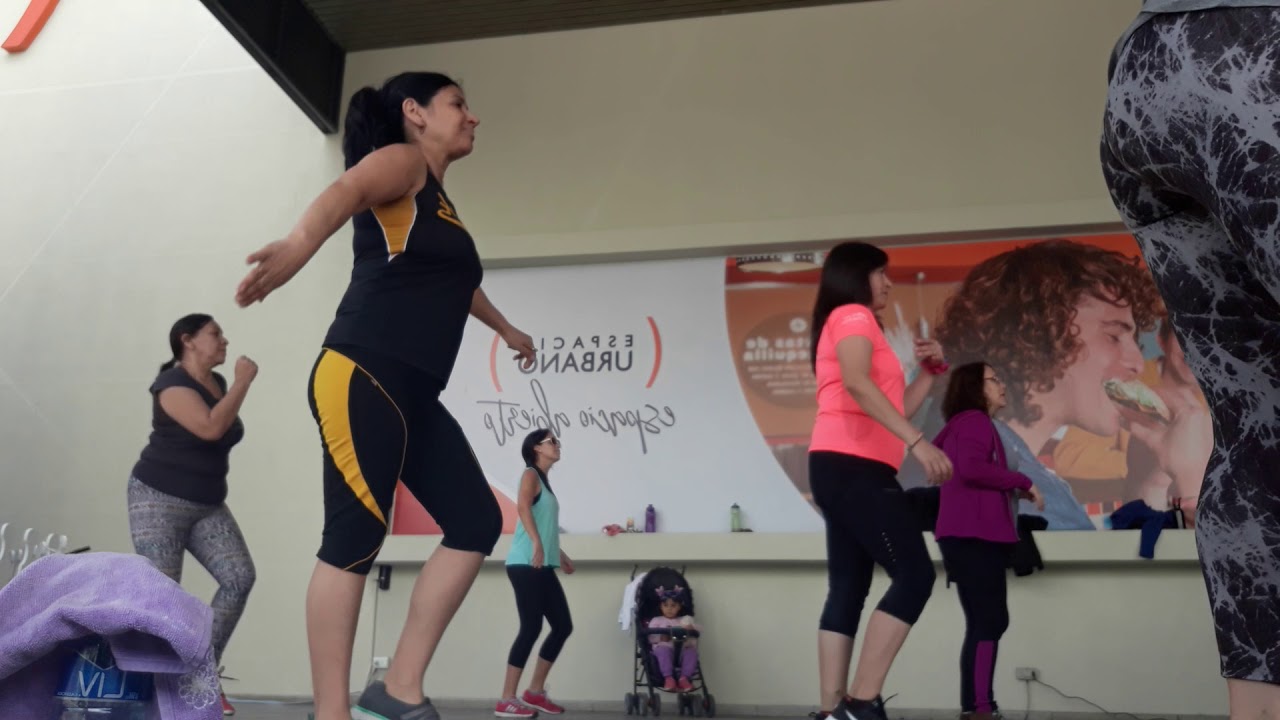 Clase de Zumba 6 espacio urbano de San Miguel martes 13 de noviembre ...