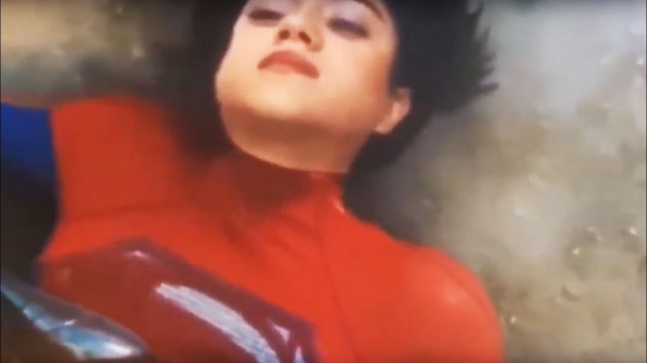 Supergirl DEATH SCENE l KILLED By General Zod l Ending Fight Scene l The Flash Movie Clip! - YouTube