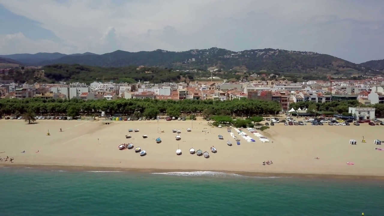 Platja de Calella, barcelona, Catalunya - YouTube