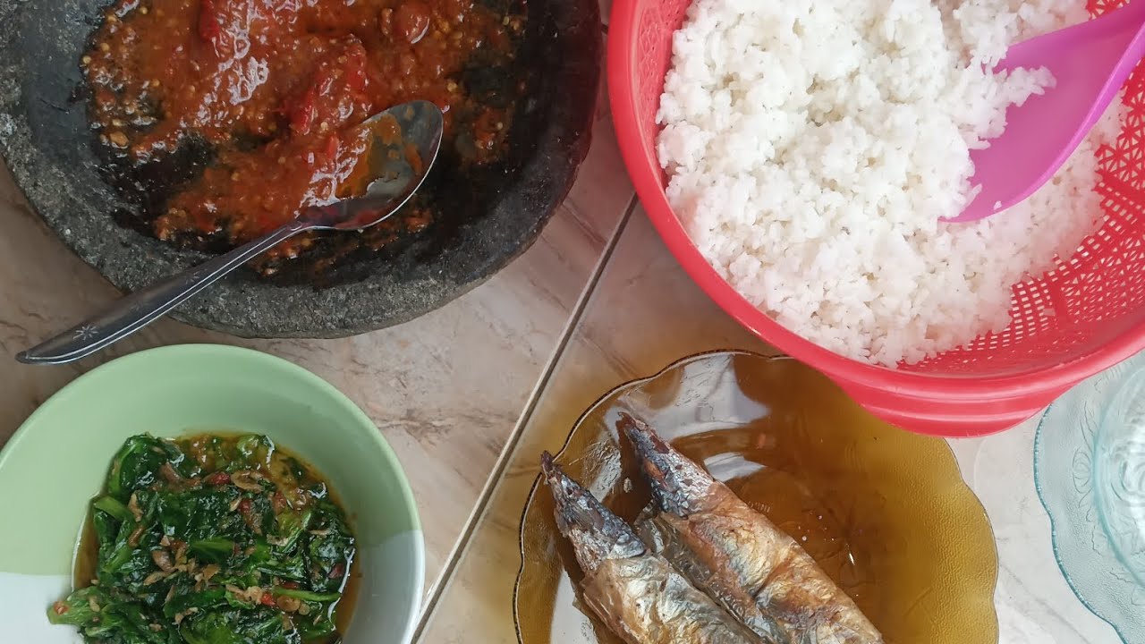 BIKIN GAK BERHENTI MAKAN , OSENG KUBIS PAKE REBON , PINDANG DELEUS ...