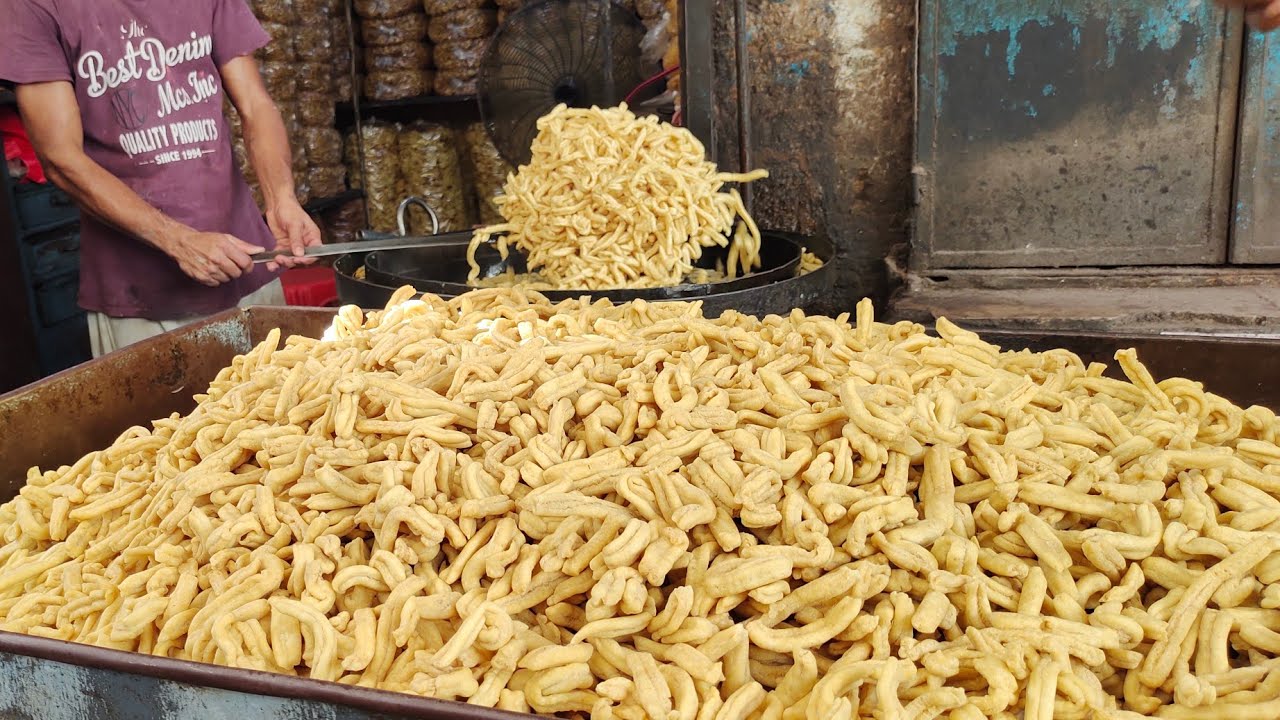 Making Gantiya nimko ( cooking skill ) street Food karachi at leemarket ...