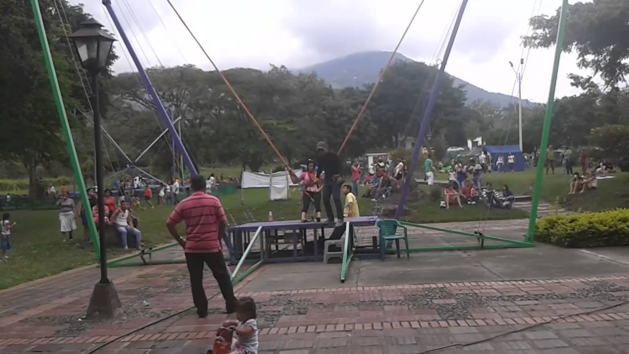 La resortera humana... - YouTube