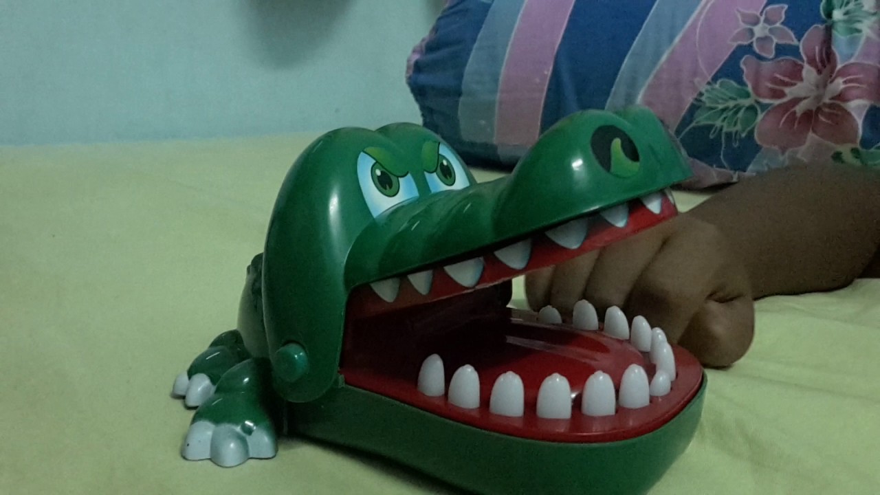 Izz vs ryan vs irissa crocodile chalenge - YouTube