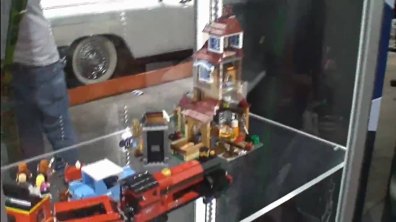 2010 SDCC Lego Booth Review - San Diego Comic Con - YouTube
