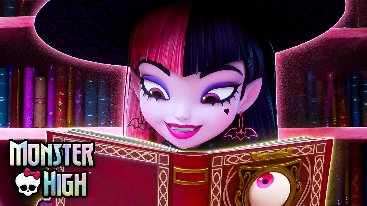 Draculaura's Shocking Shape Shifting Spell Fail | Monster High - YouTube