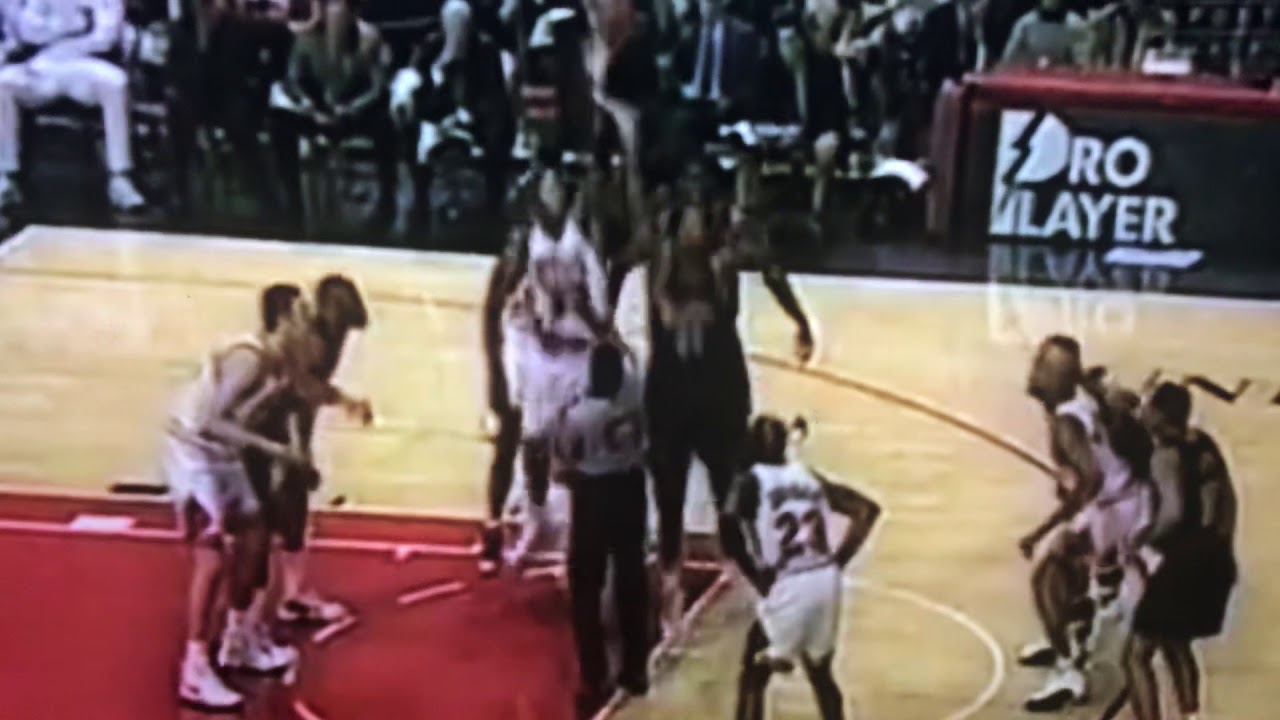 Phil Jackson , MJ and Pippen pressure defense. Extend 30 foot out and ...