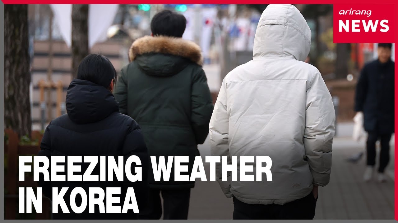 People wrapped up head to toe as cold snap hits Korea - YouTube