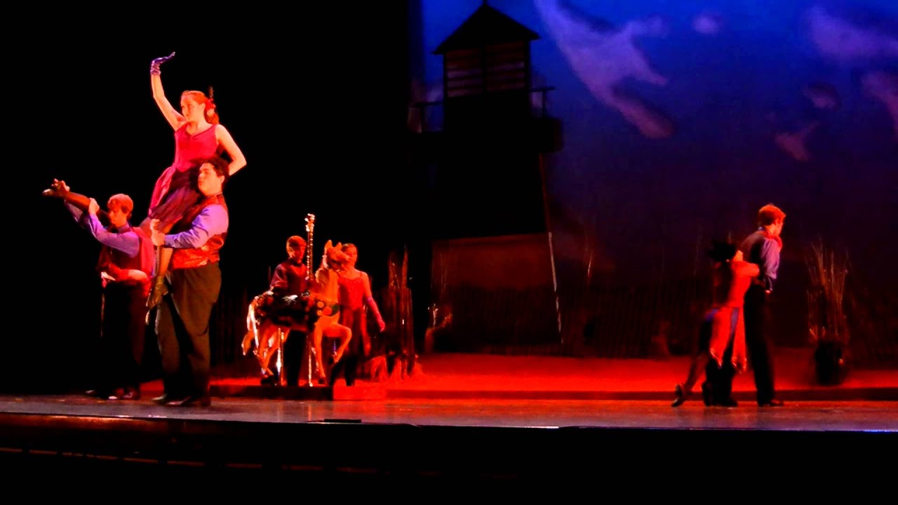 Carousel Louise's Dance - YouTube