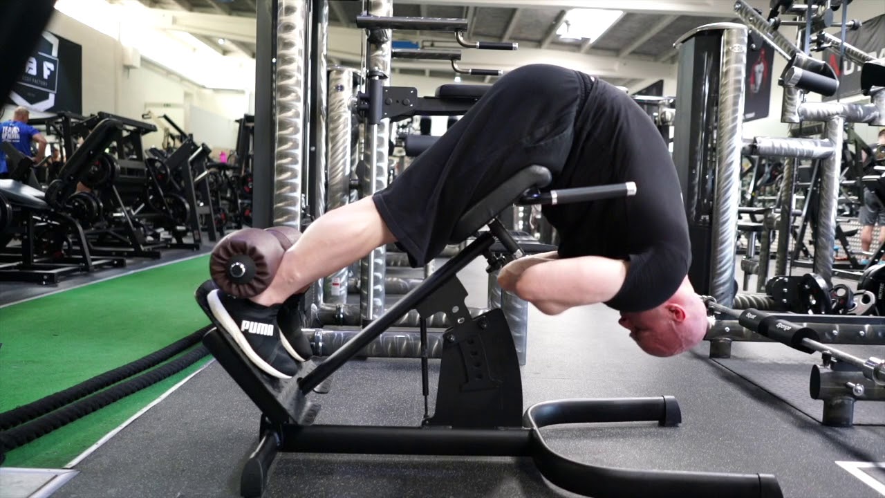 Hyperextension with hamstring intend - YouTube