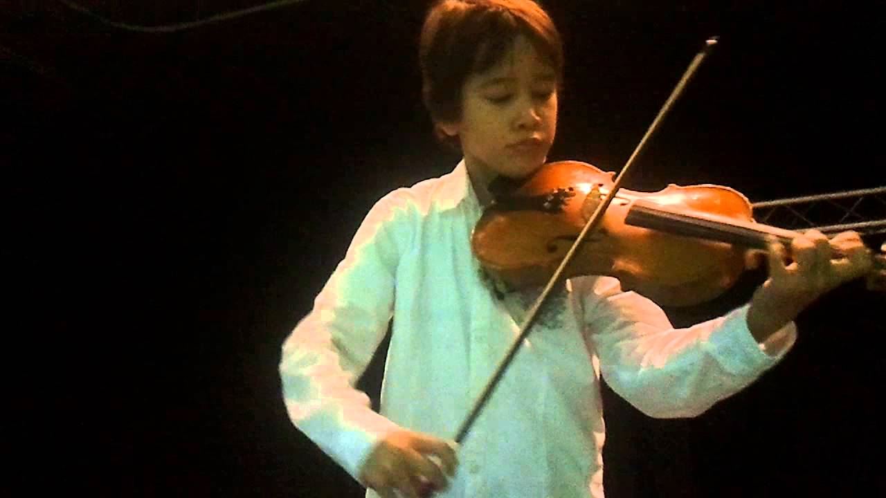 Left hand pizzicato (virtuoso) Angelo Lundström, 9, Sweden - YouTube