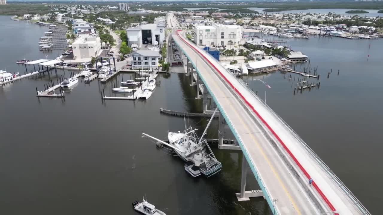 Boat crashes into Matanzas Pass Bridge - YouTube