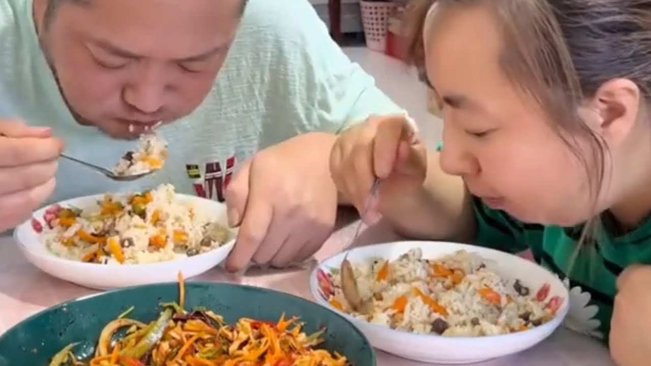 MUKBANG HAKIKI老婆做的飯沒得說#幸福的一家人 #拒絕浪費光盤行動 #家庭趣事#GUNLO - YouTube