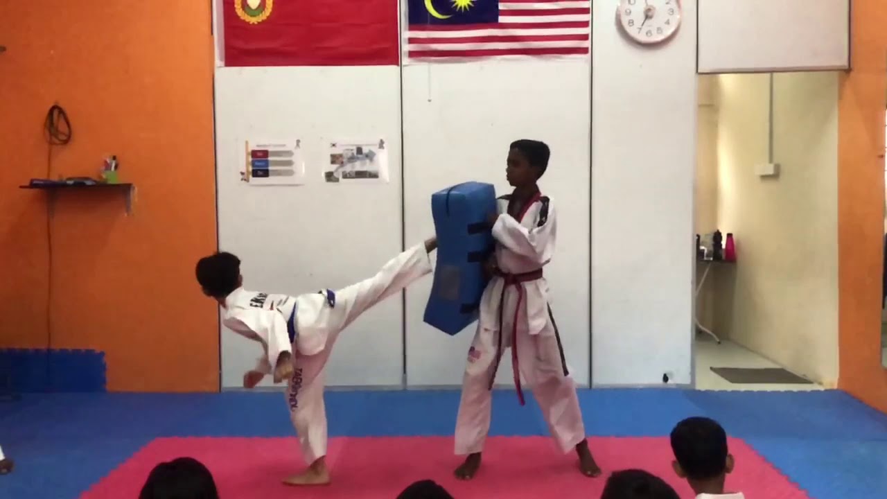 Taekwondo Static / Jumping Backthrust Kick - YouTube