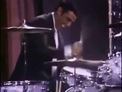 Buddy Rich / Louie Bellson Drum Battle on The Johnny Carson Show - YouTube