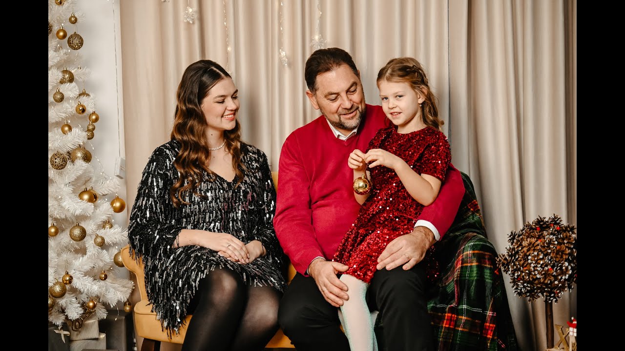 Iustina, Antonia și Marius Ciprian Pop - Cântec de Crăciun - YouTube