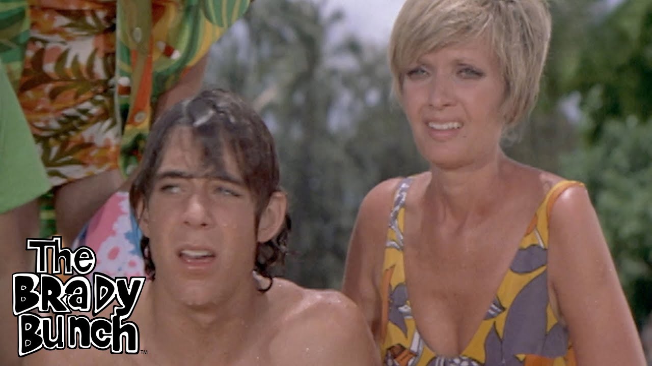 Greg Brady Has a Surfing Accident in Hawaii - YouTube