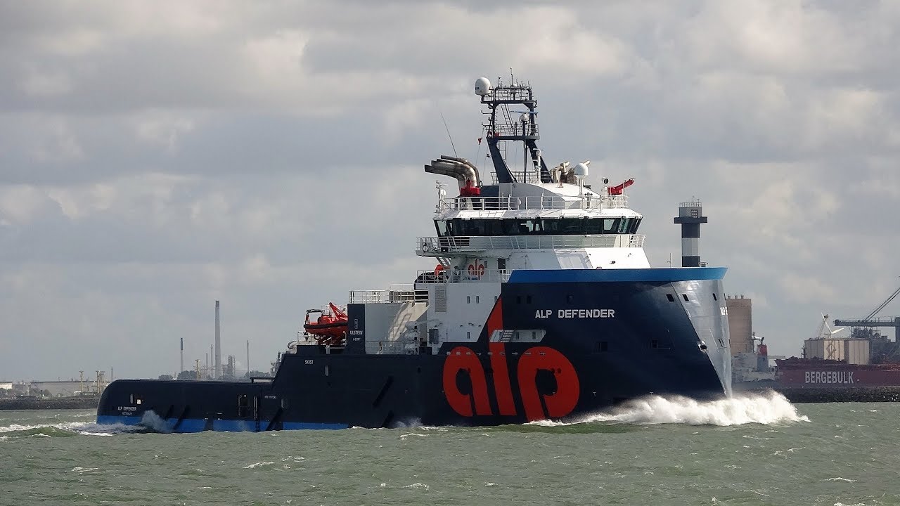 ALP DEFENDER (TUG) naar zee bestemming Dacae (Brazilie) 12 -9 -2017 ...